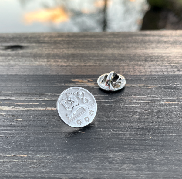 Sassi sukuyhdistys - hopea pinssi – SassiDesign